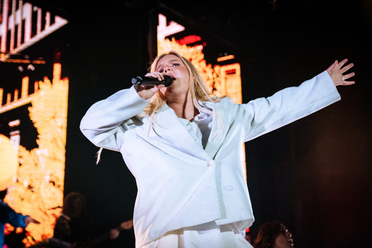Tones and I – Beautifully Ordinary Tour: Review - Devilish You
